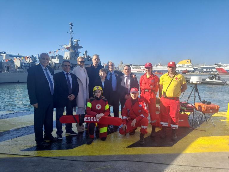 Εντυπωσιακή παρουσία του Ελληνικού Ερυθρού Σταυρού στον Πειραιά για τον ...