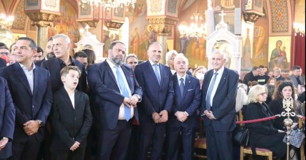Εντυπωσιακή παρουσία του Ελληνικού Ερυθρού Σταυρού στον Πειραιά για τον ...
