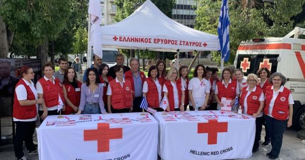 Ο Ελληνικός Ερυθρός Σταυρός στο Σύνταγμα με μηνύματα πρόληψης για τον ...